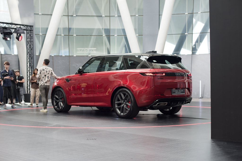 The all new Range Rover Sport Mild Hybrid, built on the MLA-Flex ...