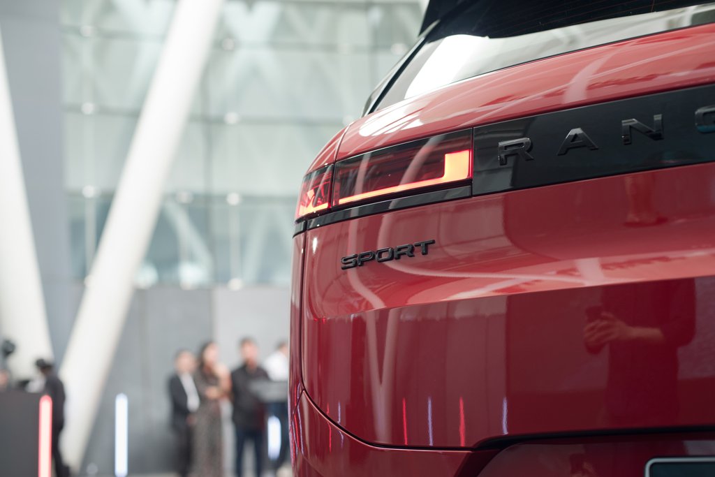 The all new Range Rover Sport Mild Hybrid, built on the MLA-Flex ...