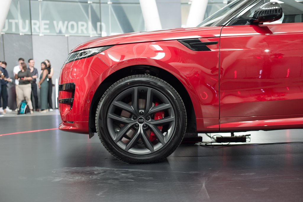The all new Range Rover Sport Mild Hybrid, built on the MLA-Flex ...