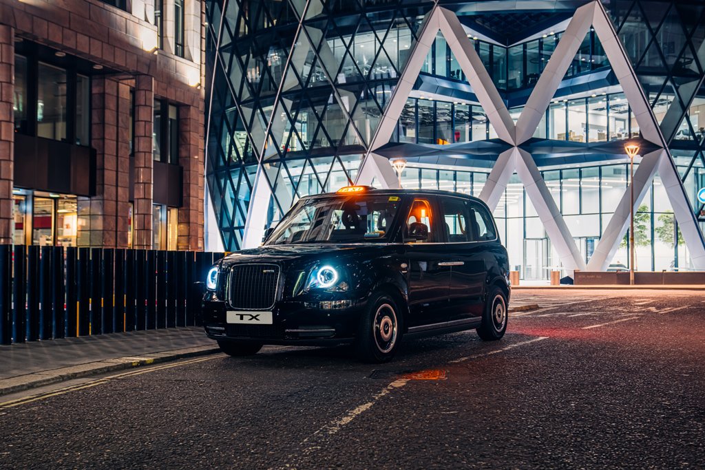 LEVC electric TX taxi overtakes diesel TX4 in London