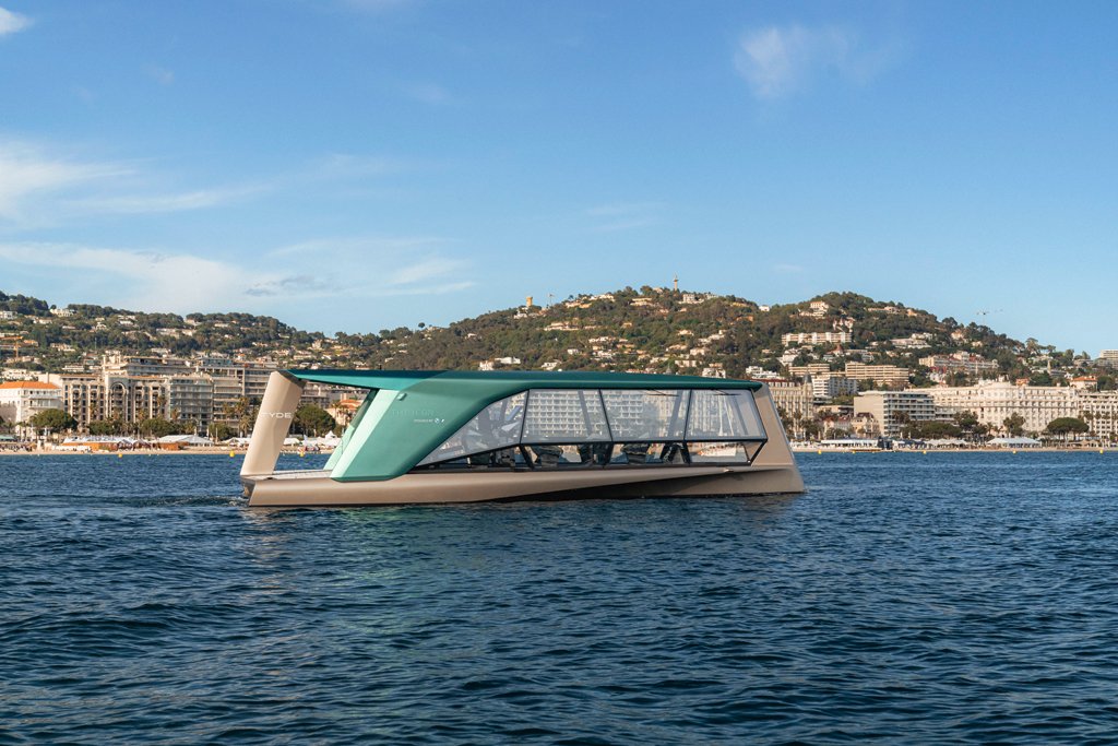 This BMW 'The Icon' marine craft is powered by batteries from the i3 ...
