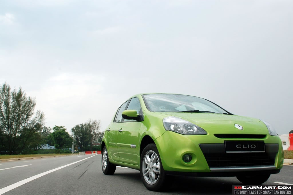 Renault Clio 1.6 (A) Review - Sgcarmart