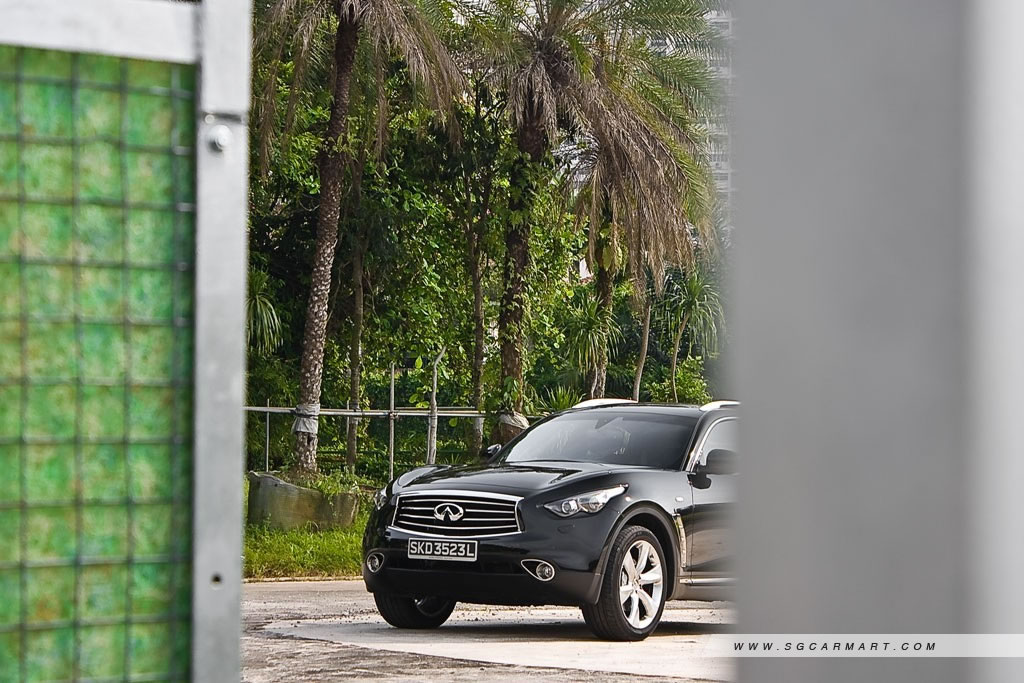 Car Review - Infiniti FX50 5.0 V8 (A)
